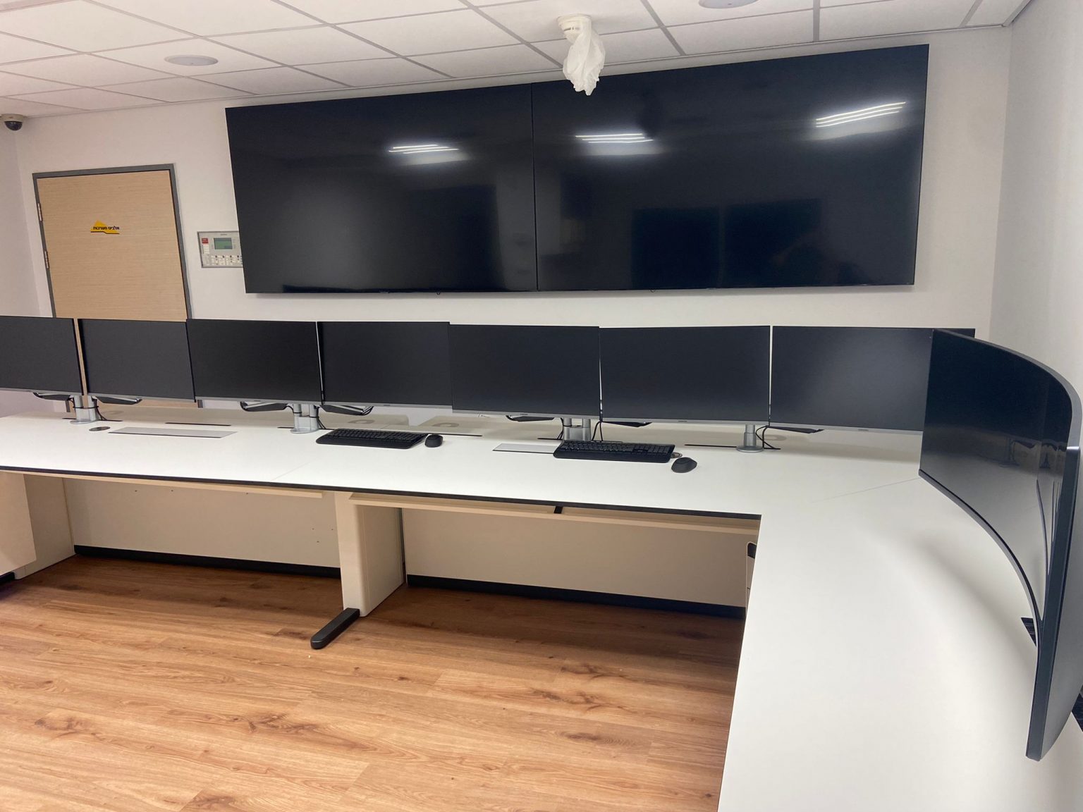 ELBIT SYSTEMS Cybersecurity Control Room – SPF | Control Room Consoles