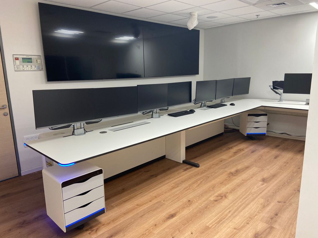 ELBIT SYSTEMS Cybersecurity Control Room – SPF | Control Room Consoles